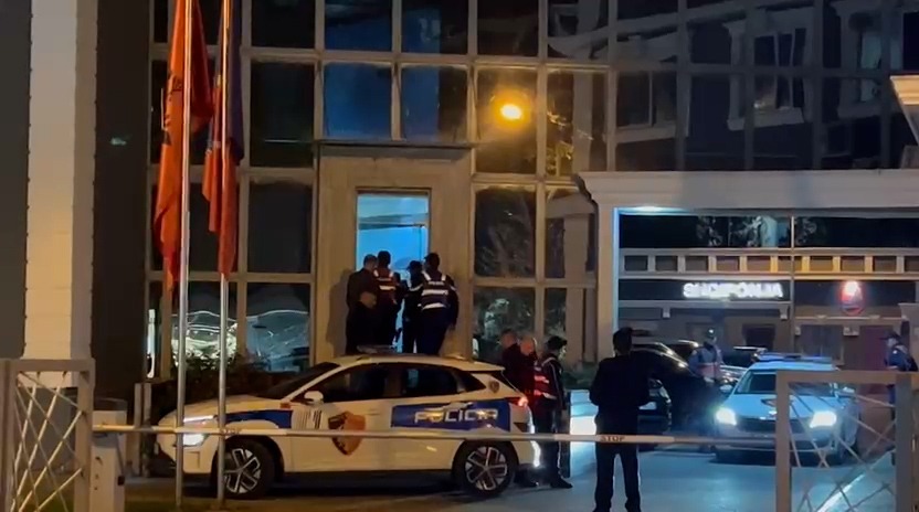 VIDEO/ Ekzekutori i gjyqtarit Astrit Kalaja, Elvis Shkambi, dhe xhaxhai ...