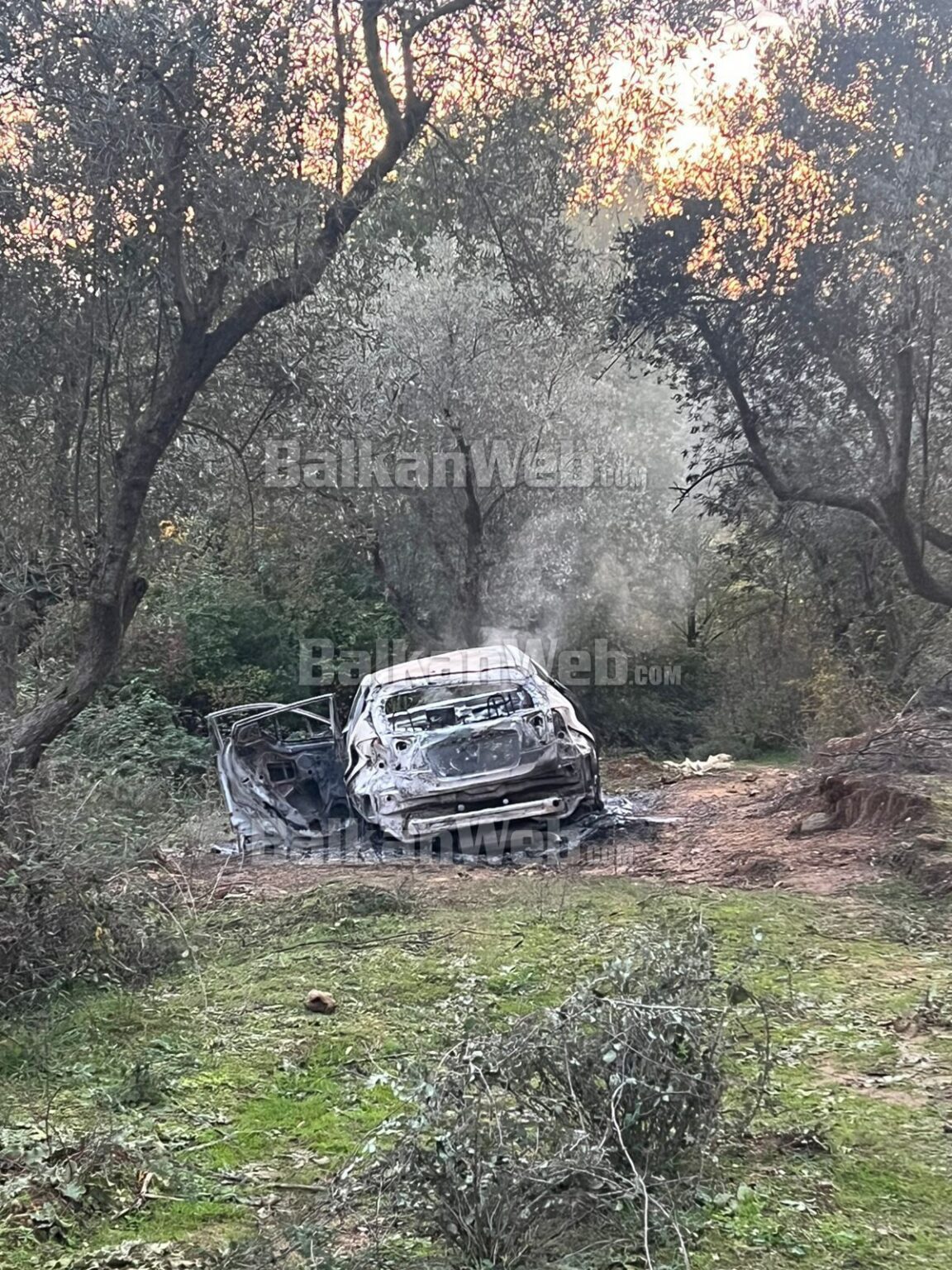 Totalisht e shkrumbuar, dalin pamjet nga automjeti i përdorur nga ...