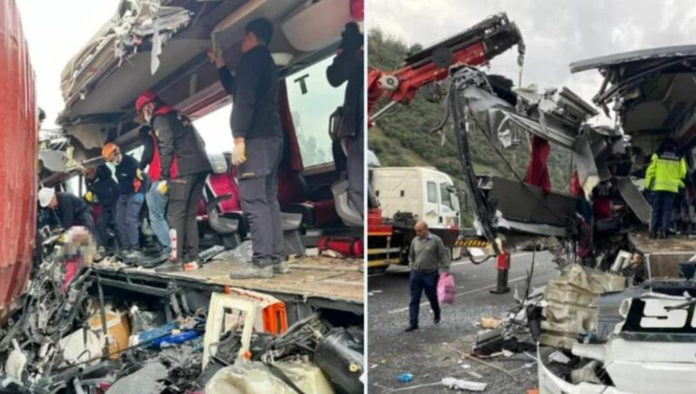Serious accident in Turkey / Bus collides with truck, 7 people die, 11 ...