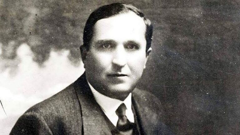 “On January 1, 1945 in Thessaloniki, three people appeared at the door ...