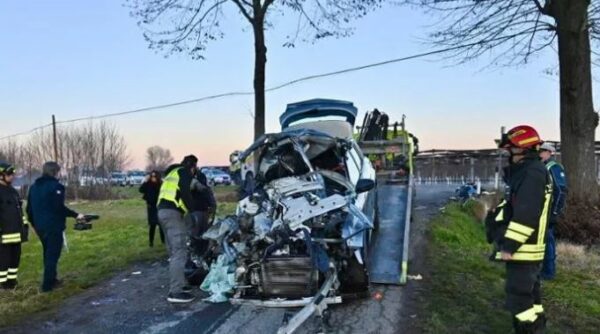 Tragic accident in Italy / Car smashed into pieces, two young Albanians ...
