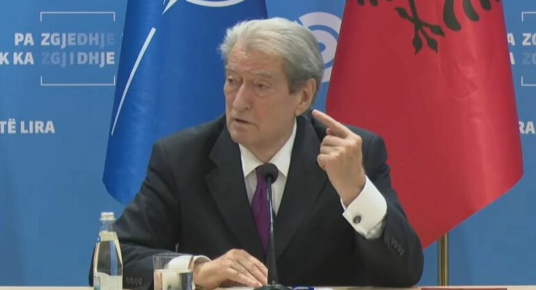 "The government, a criminal organization that steals from citizens ...