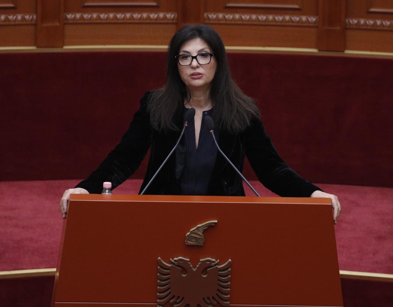 “Rrugë që çahen nga pesha e korrupsionit, jo e makinave”, Topalli ...